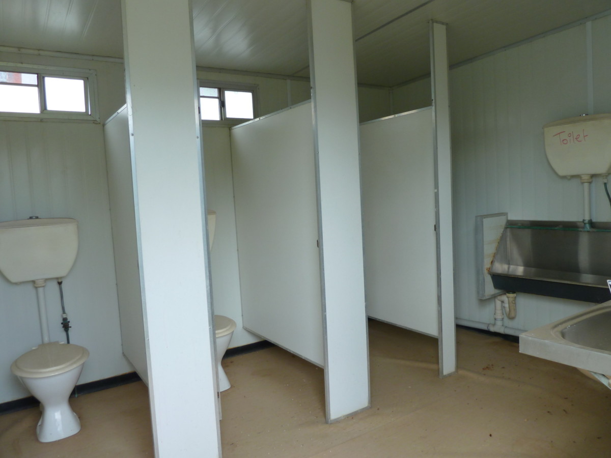 3 Closet Toilet Block With Holding Tank - Belgrove Hire