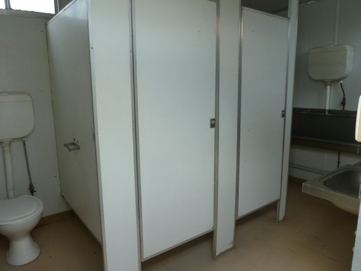 2 Closet Toilet Blocks - Belgrove Hire