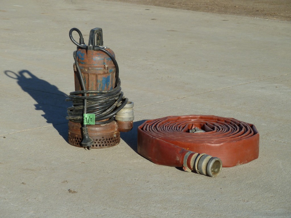 Pool Pump - Electric - Submersible with hose - Belgrove Hire